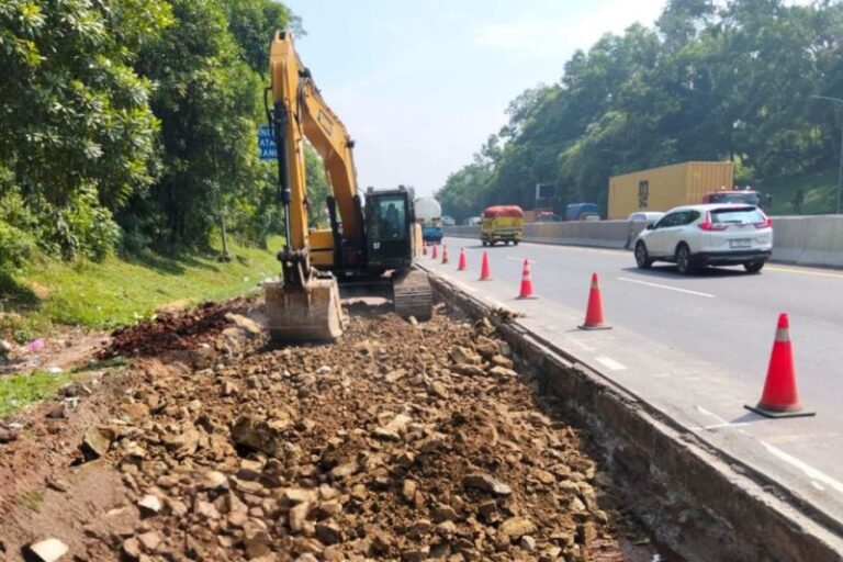 Cipularang Macet Parah Ada Apa Gerangan - Ekonosia